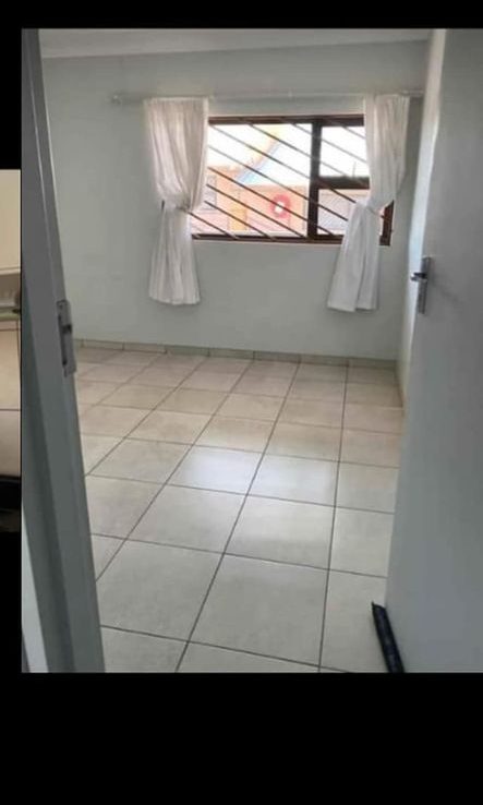 2 bedroom flat available for rental, upstairs, in Wanaheda, Shiwa court ...