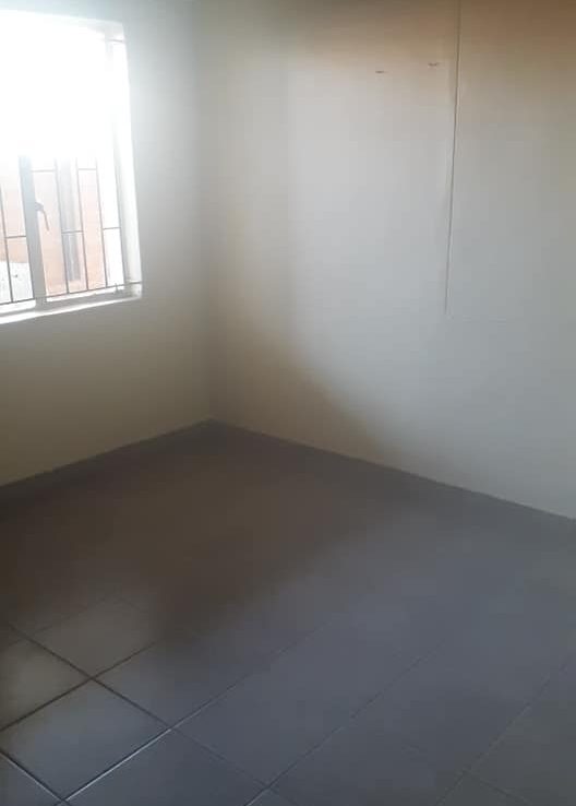 Soweto 2 bedroom backyard flat, kitchen lounge, - Real Estate Namibia